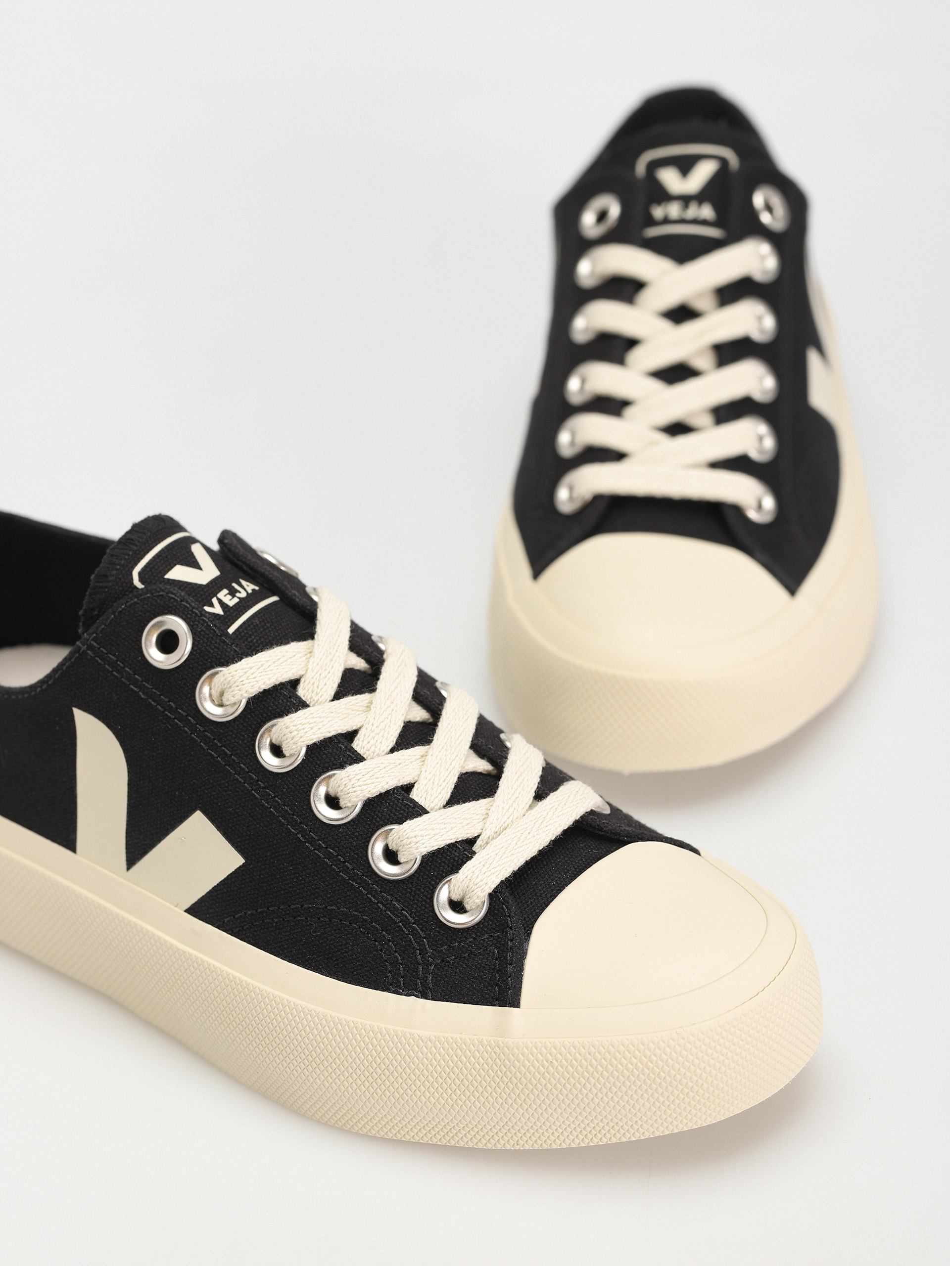 Boty Veja Wata II Low Wmn - černá (black pierre)