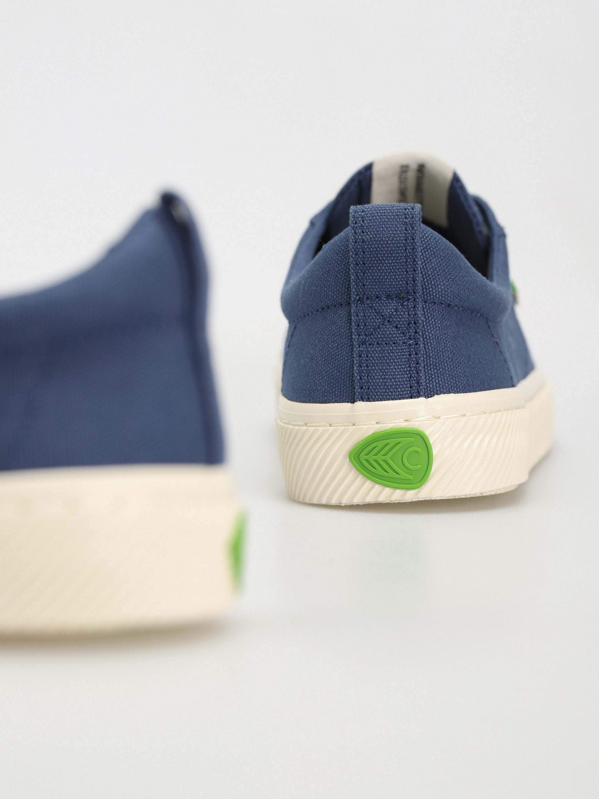 Boty Cariuma Oca Low - modrá (shadow blue)